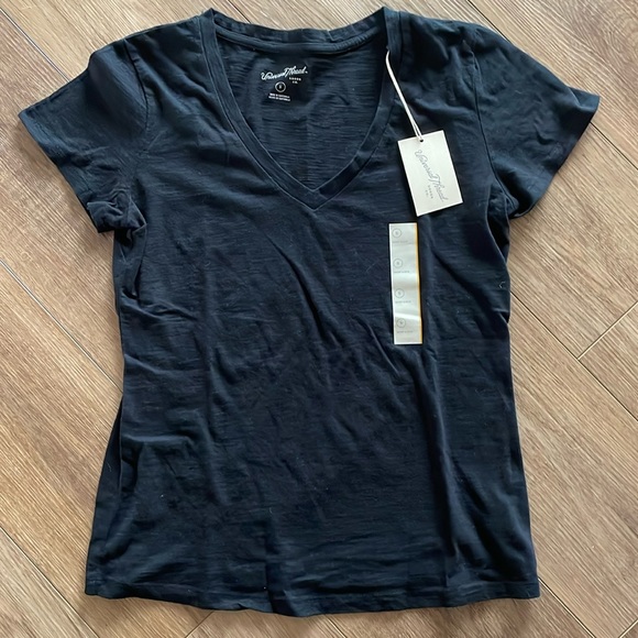 Universal Thread | Tops | Womens Black Vneck Tshirt New With Tags Size ...